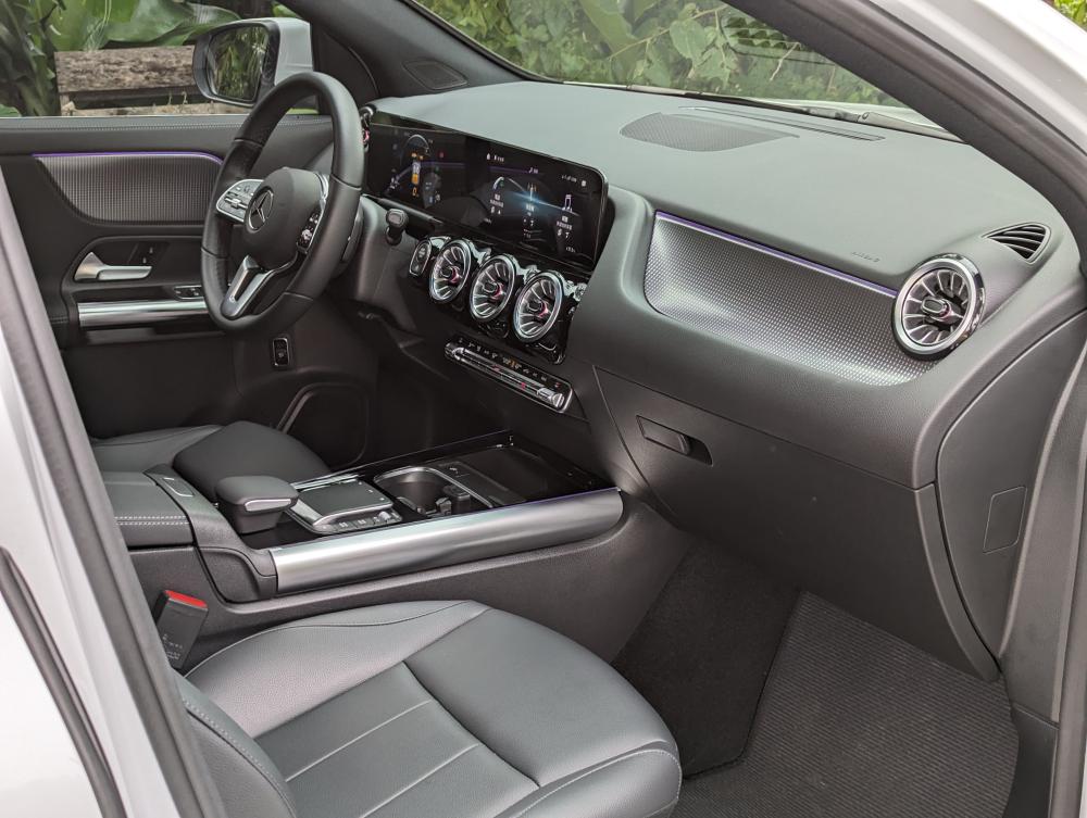 M-Benz 2022 GLA180 豪華版 銀粉漆白 - 皇賓汽車 專營中古車